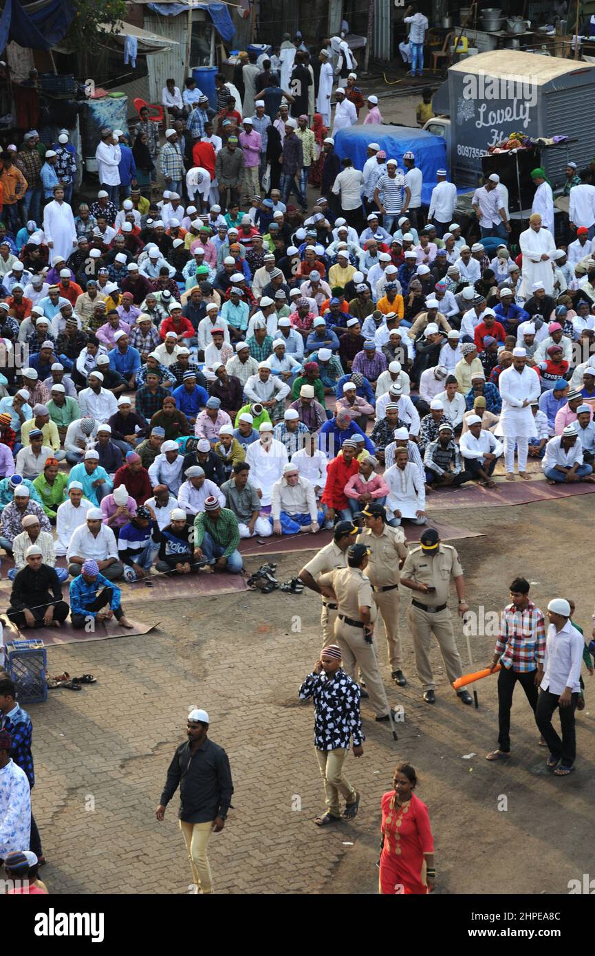 Mumbai Bandra Maharashtra India April 2019 : Festival of Indian Muslims ...