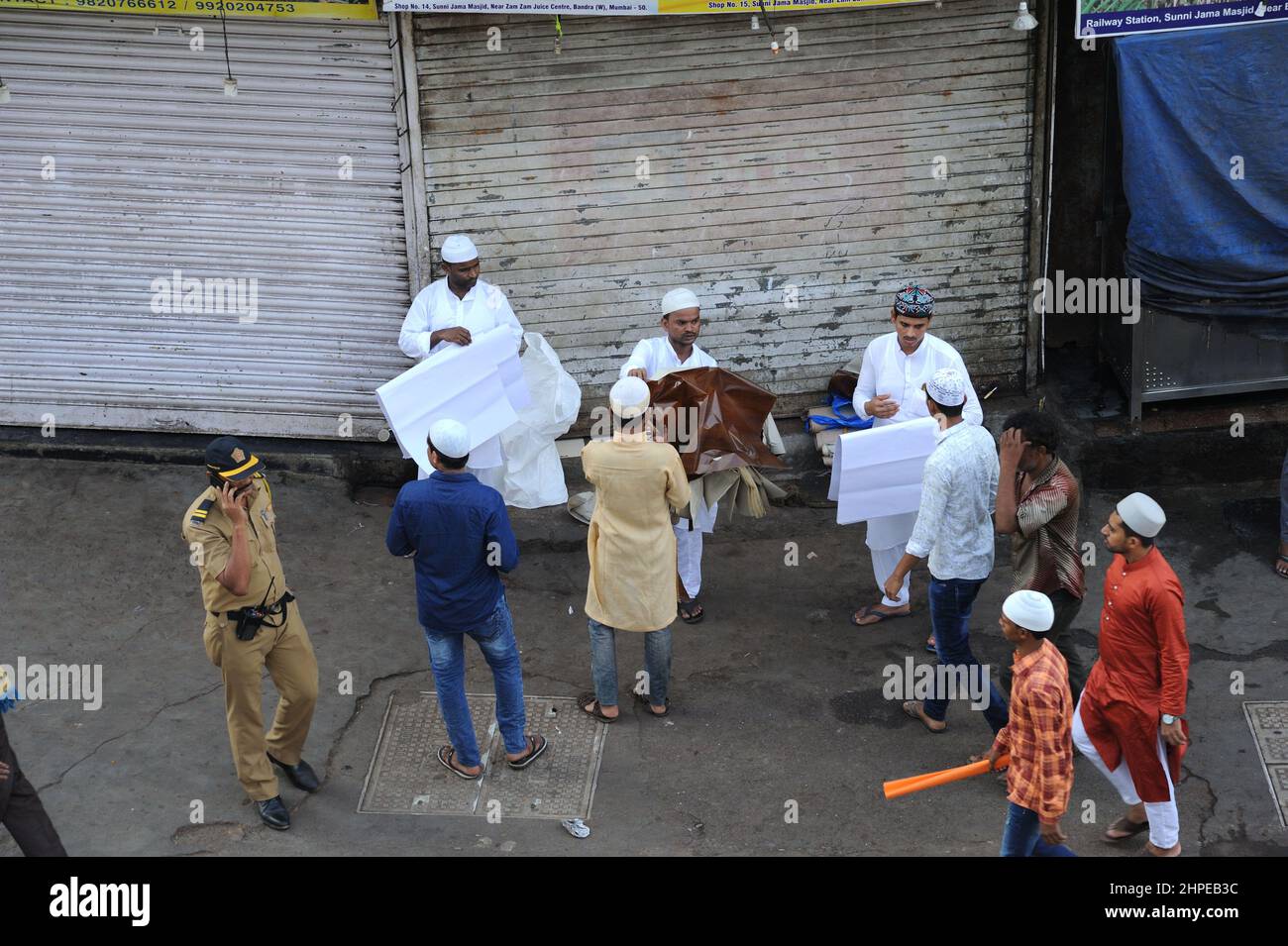 Mumbai Bandra Maharashtra India April 2019 : Festival of Indian Muslims ...
