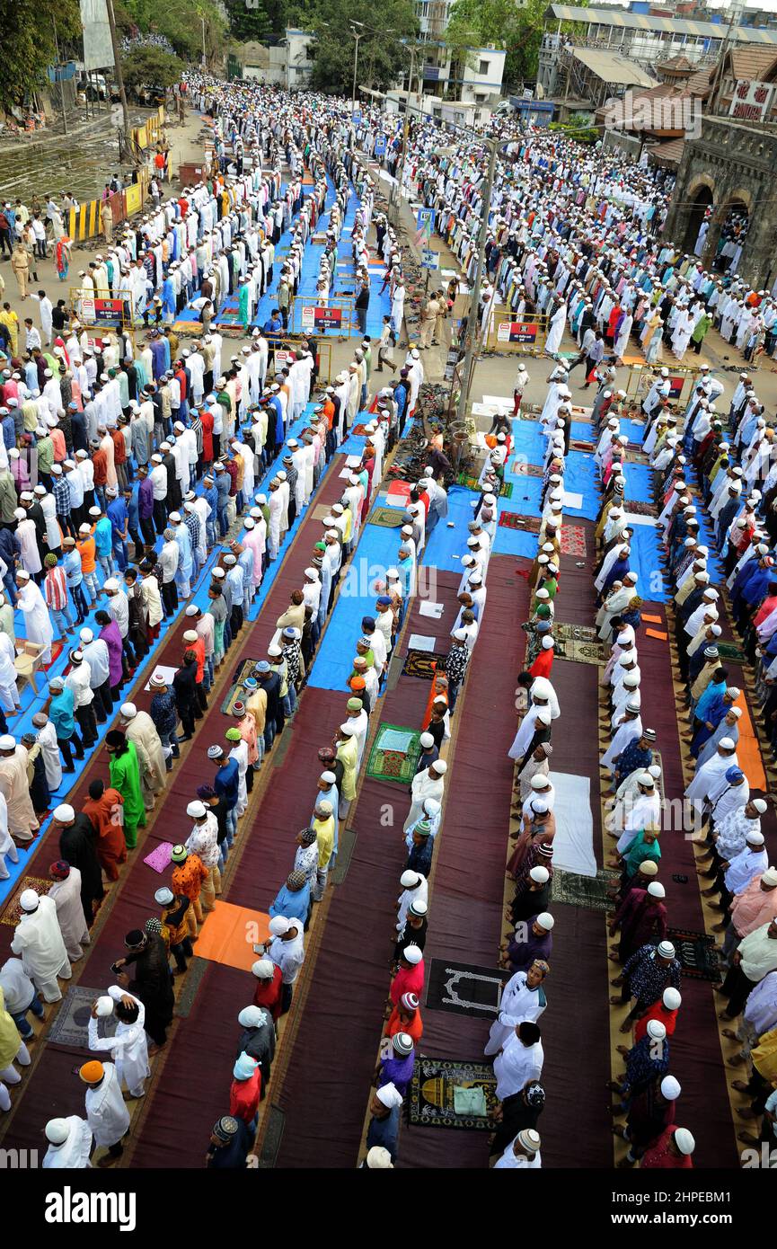 Mumbai Bandra Maharashtra India April 2019 : Festival of Indian Muslims ...