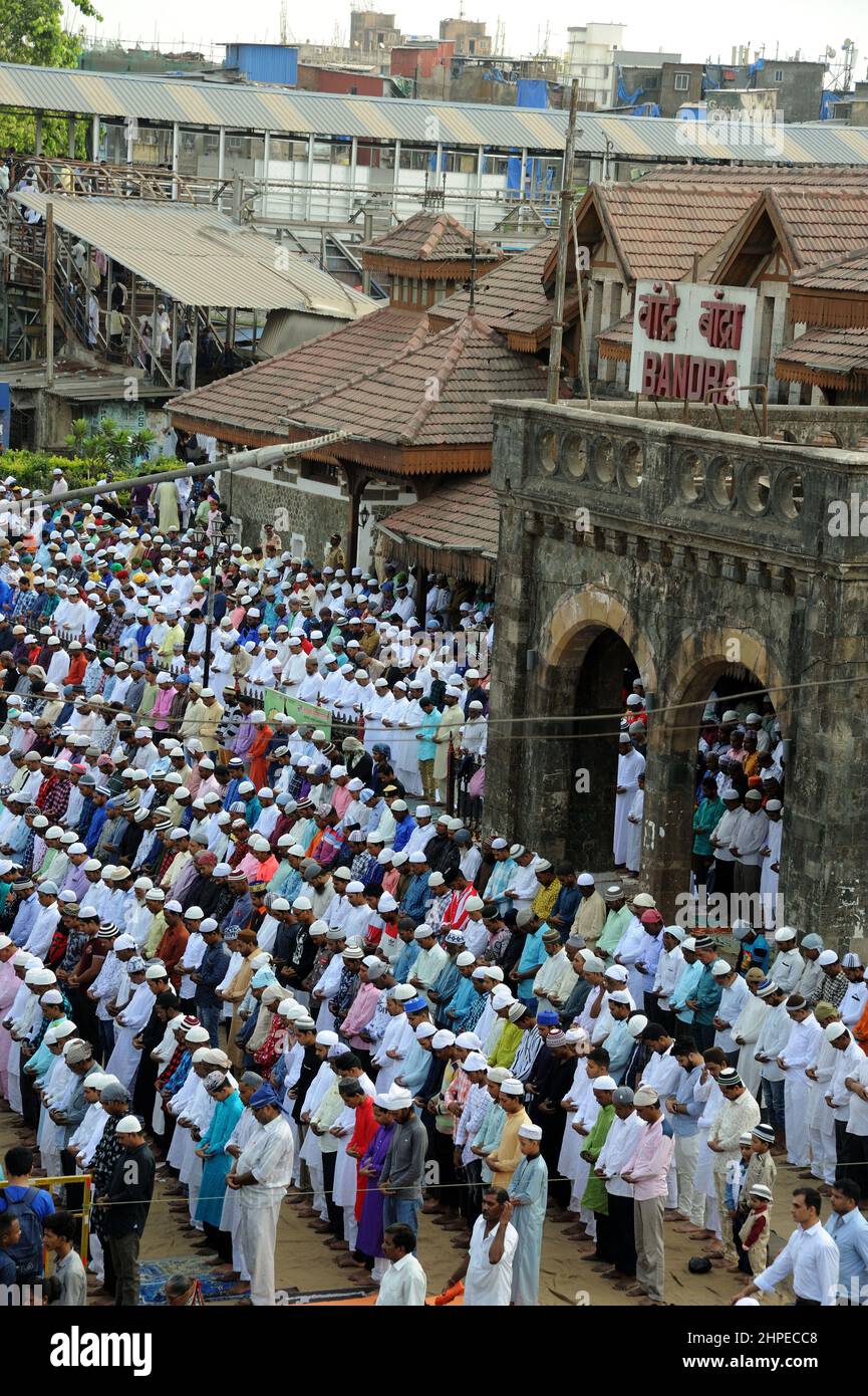 Mumbai Bandra Maharashtra India April 2019 : Festival of Indian Muslims ...