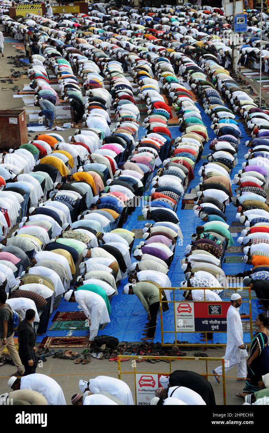 Mumbai Bandra Maharashtra India April 2019 : Festival of Indian Muslims ...