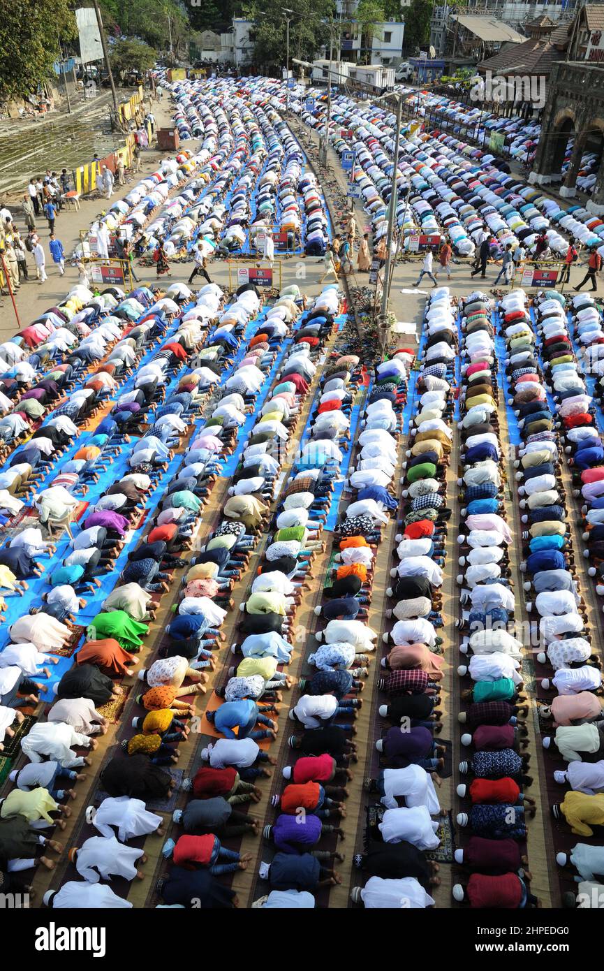 Mumbai Bandra Maharashtra India April 2019 : Festival of Indian Muslims ...