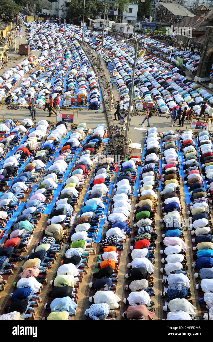 Mumbai Bandra Maharashtra India April 2019 : Festival of Indian Muslims ...