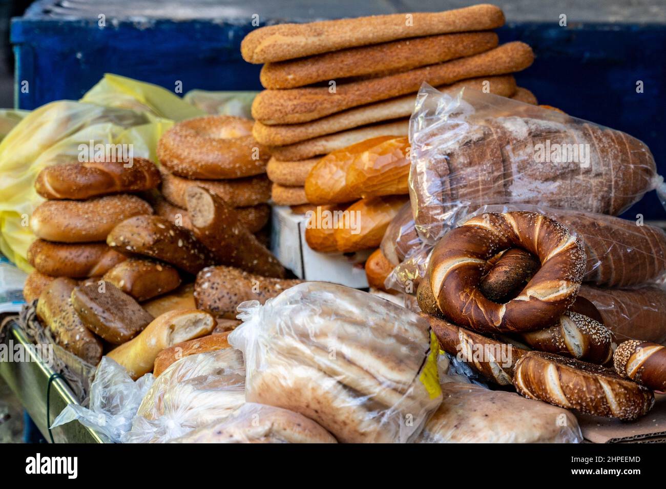 Retro bakery counter hi-res stock photography and images - Alamy
