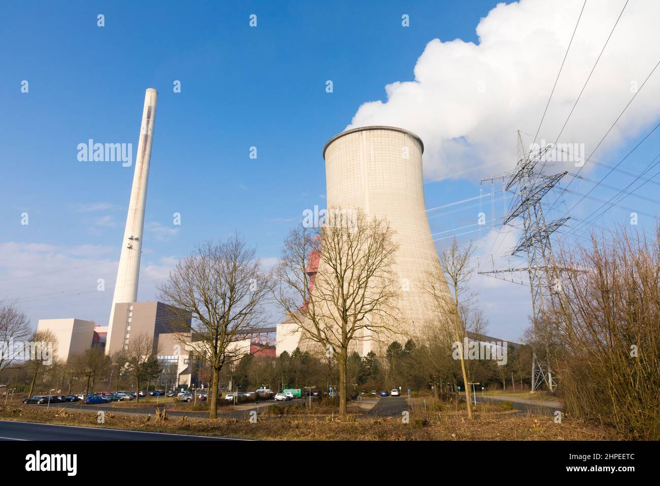 Power plant producing emissions into the atmosphere Stock Photo - Alamy
