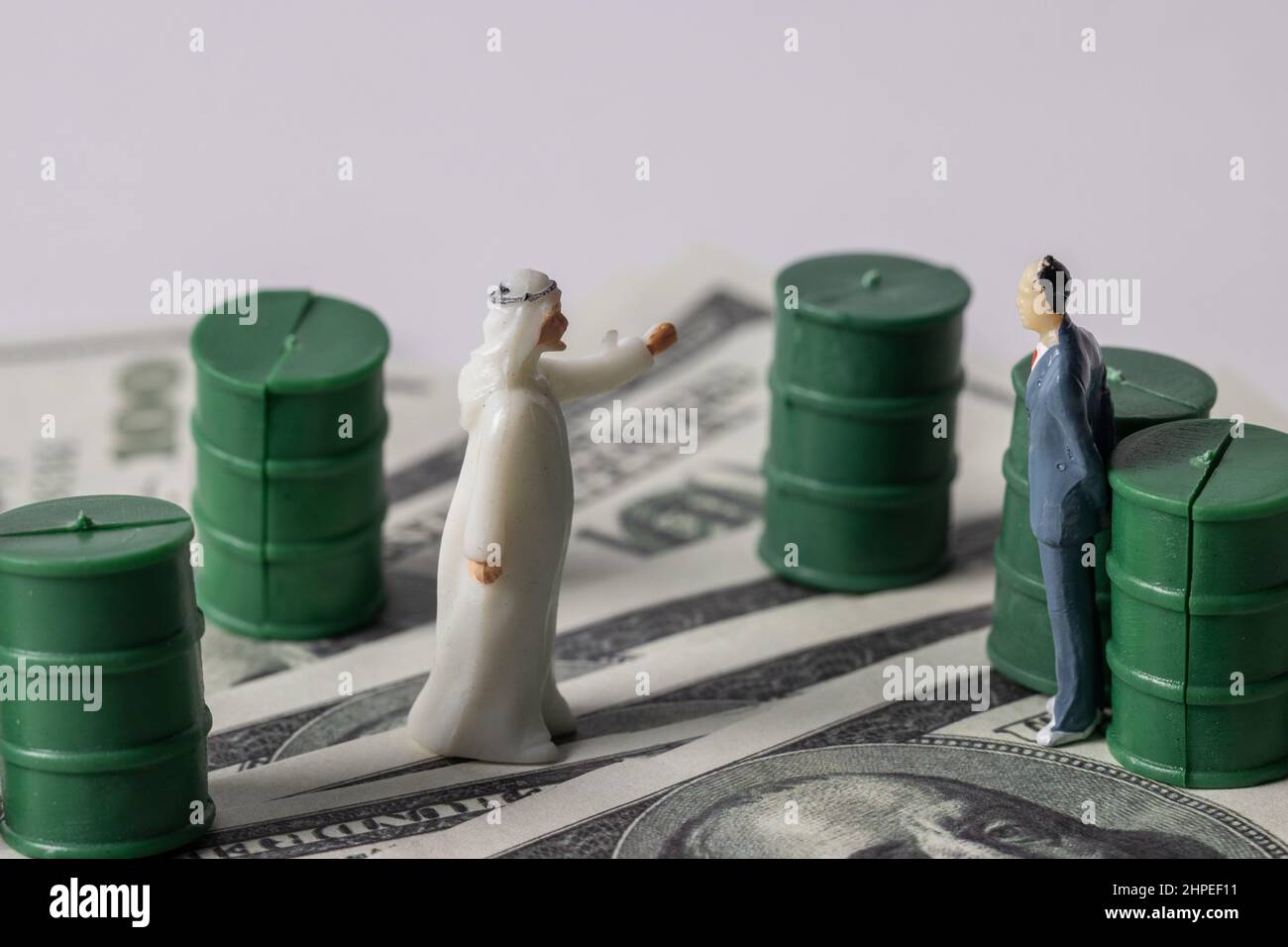 Arab oil drill hi-res stock photography and images - Alamy