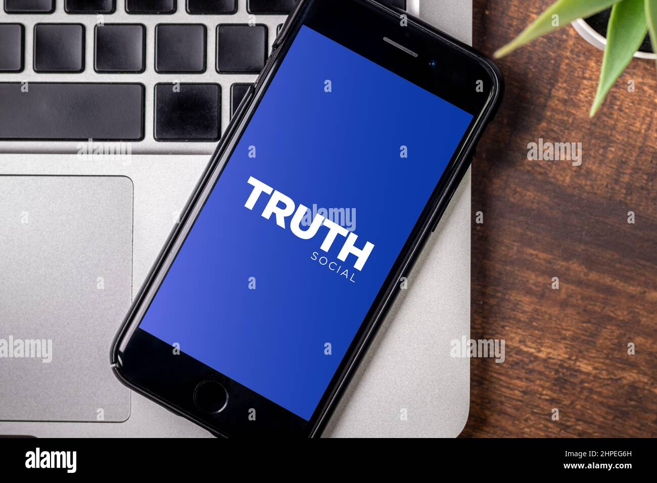 Truth social logo hi-res stock photography and images - Alamy