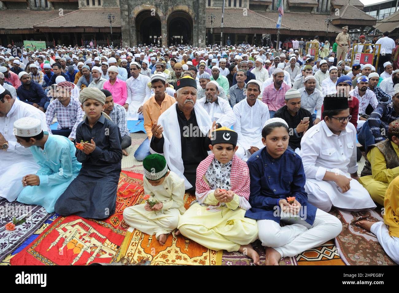 Mumbai Bandra Maharashtra India April 2019 : Festival of Indian Muslims ...