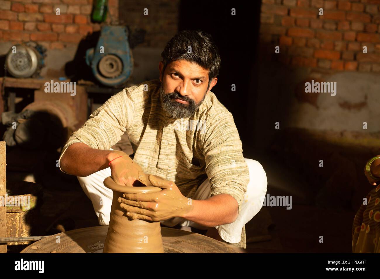 Clay pot maker hi-res stock photography and images - Alamy