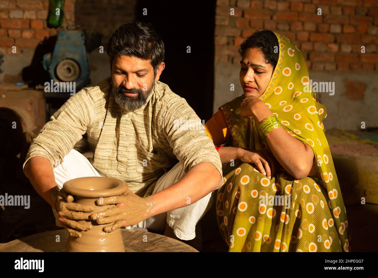 Clay pot maker hi-res stock photography and images - Alamy