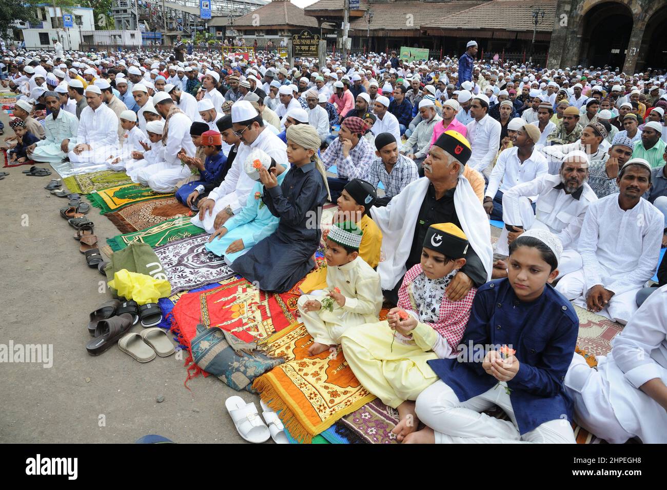Mumbai Bandra Maharashtra India April 2019 : Festival of Indian Muslims ...