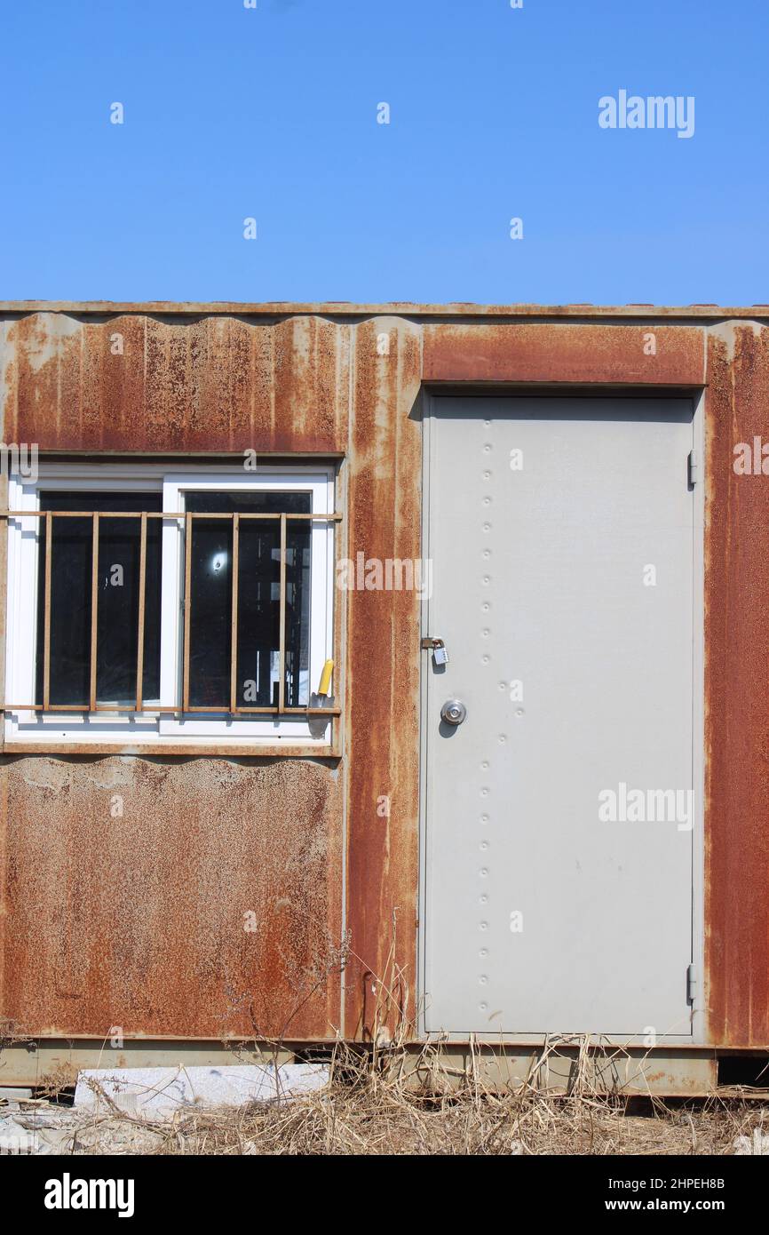 Shipping house door hi-res stock photography and images - Alamy