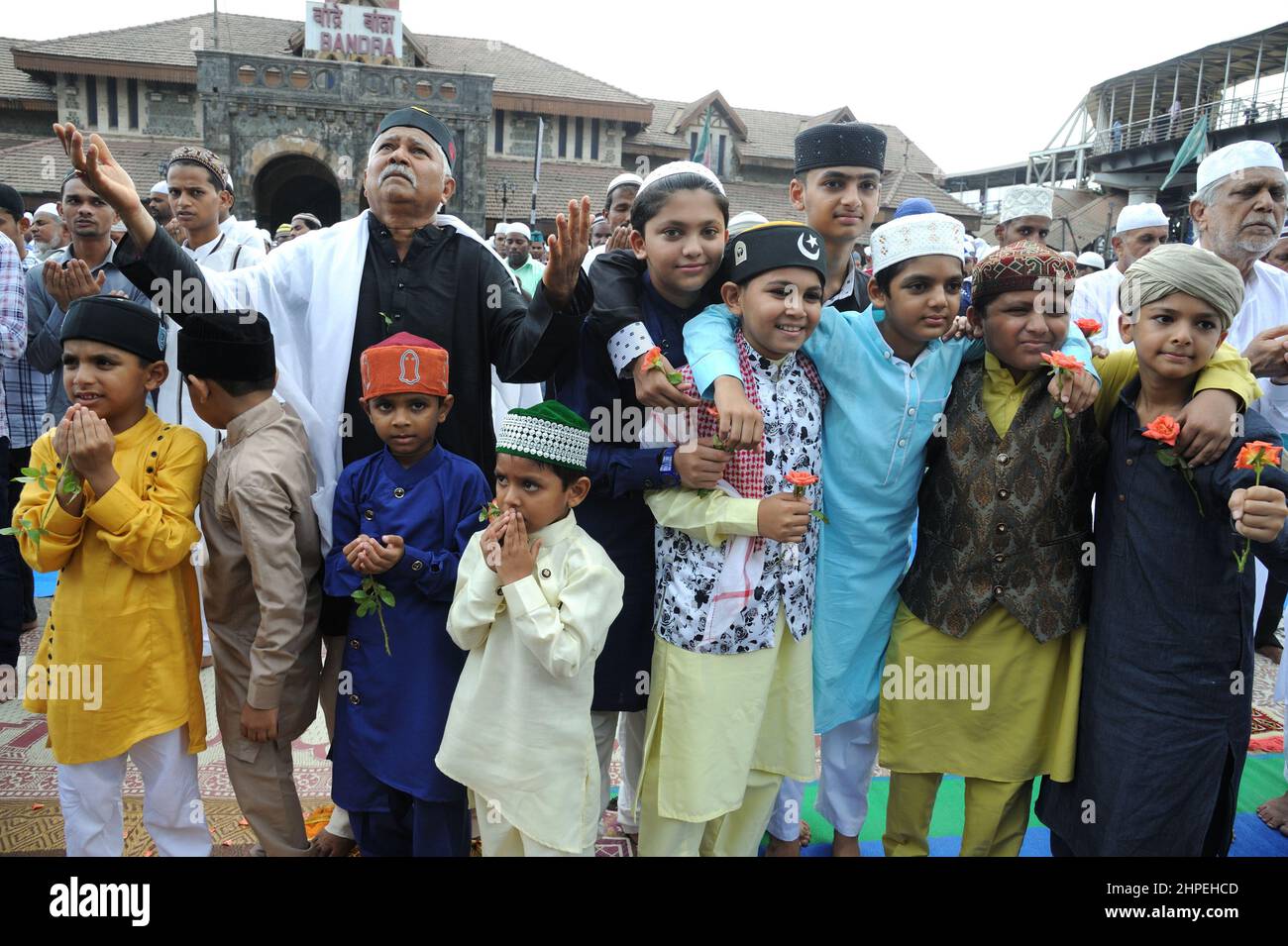 Mumbai Bandra Maharashtra India April 2019 : Festival of Indian Muslims ...