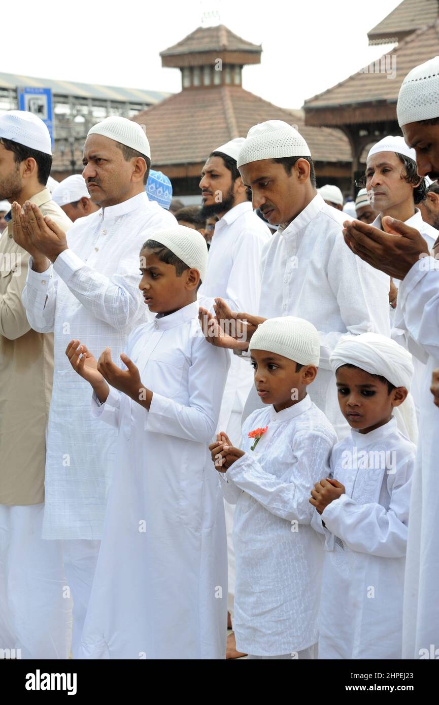 Mumbai Bandra Maharashtra India April 2019 : Festival of Indian Muslims ...
