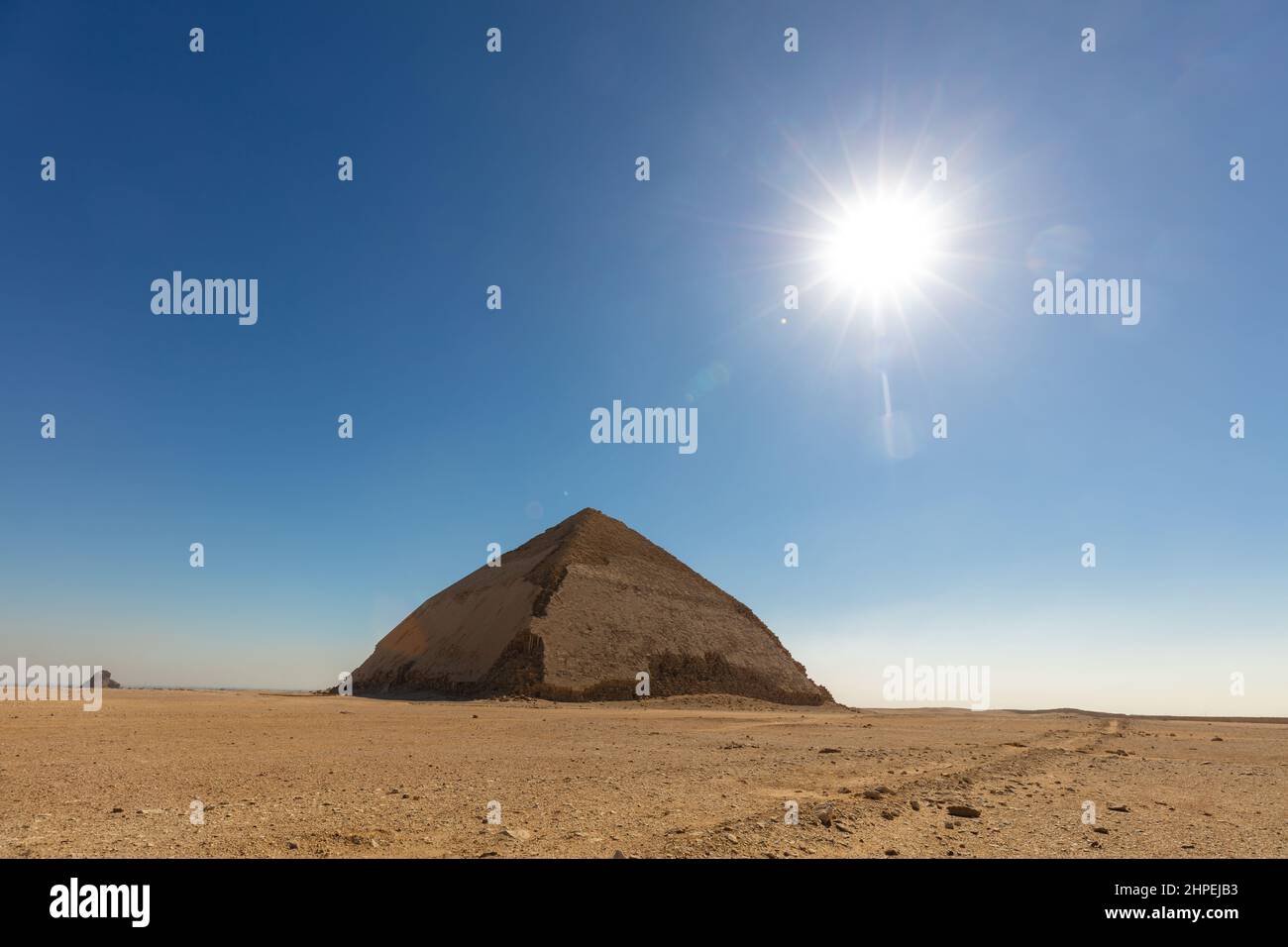One pyramid hi-res stock photography and images - Alamy