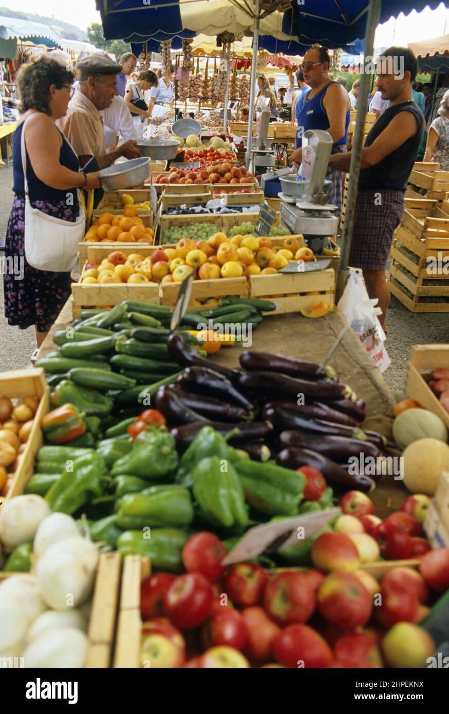 Marche de legumes hi-res stock photography and images - Alamy