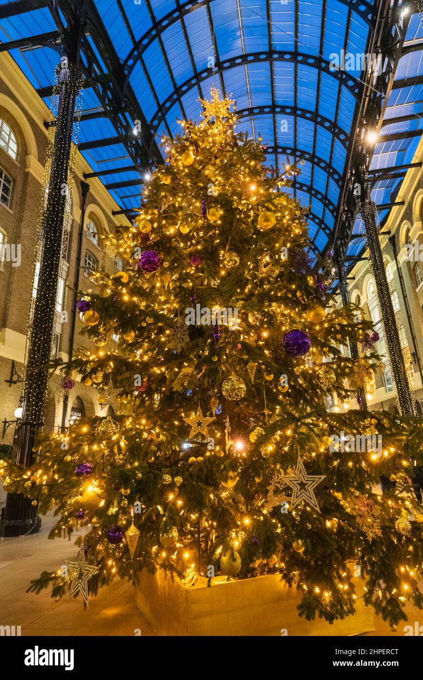 Hays galleria christmas tree hi-res stock photography and images - Alamy