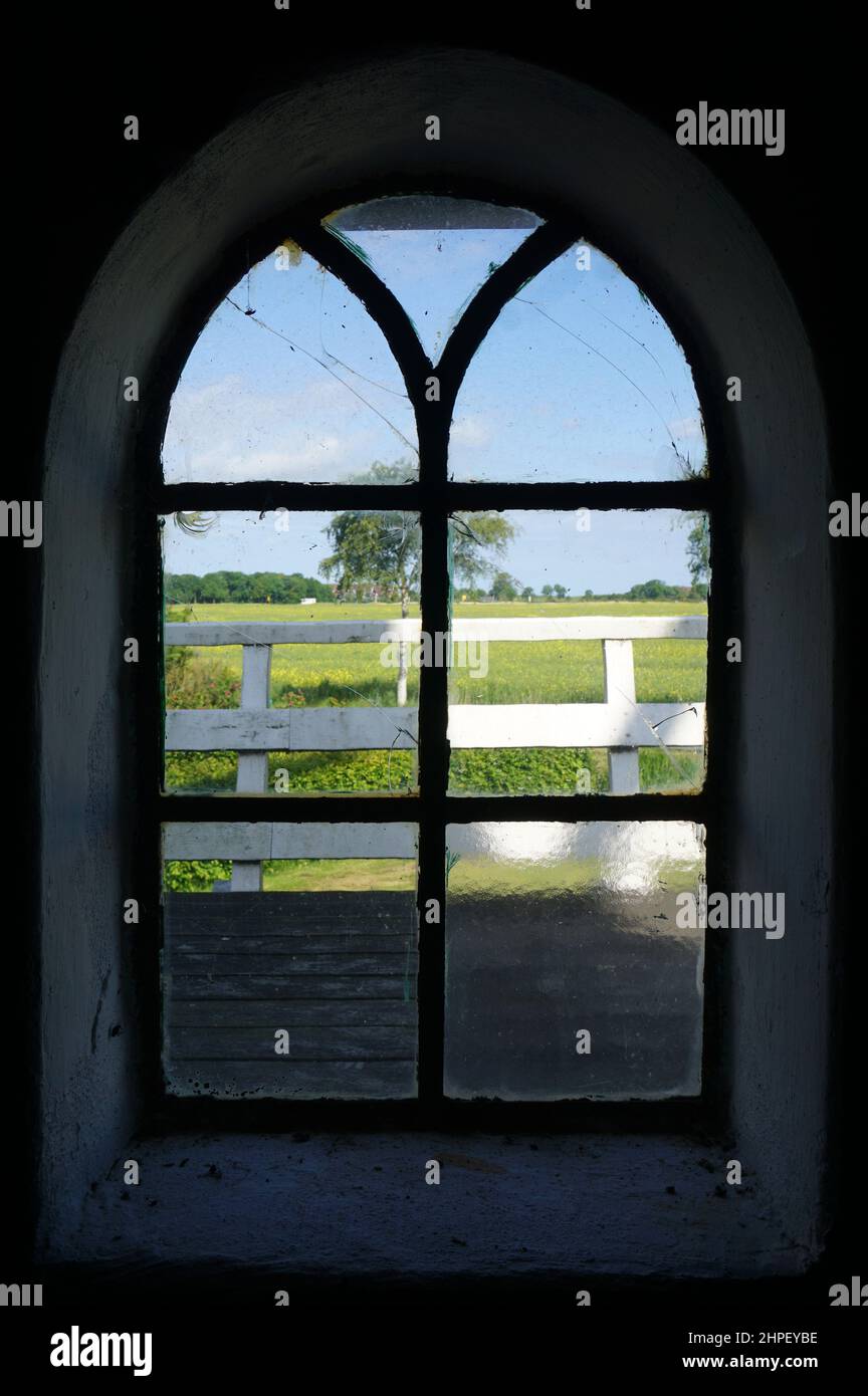 Arch window frame with brick hi-res stock photography and images - Alamy