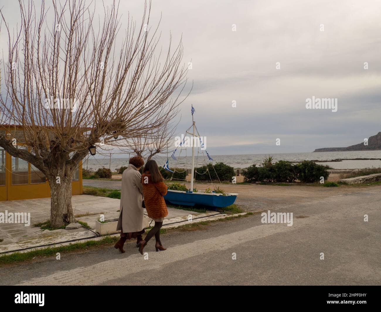 Women on the seashore hi-res stock photography and images - Alamy
