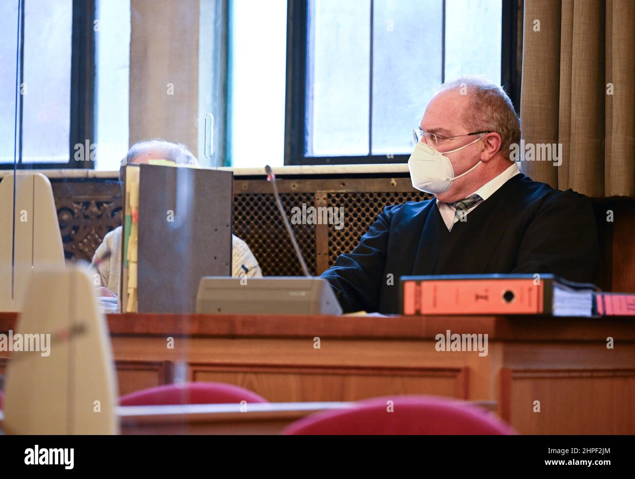 21 February 2022, Baden-Wuerttemberg, Tübingen: The defendant (l) sits ...