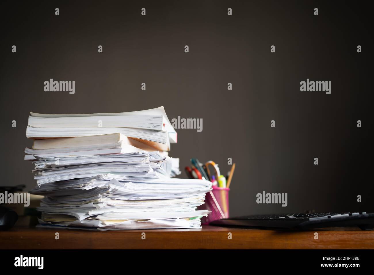 Pile of paper hi-res stock photography and images - Alamy