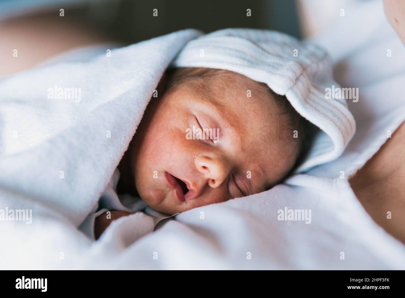 Close up mother baby sleeping hi-res stock photography and images - Alamy