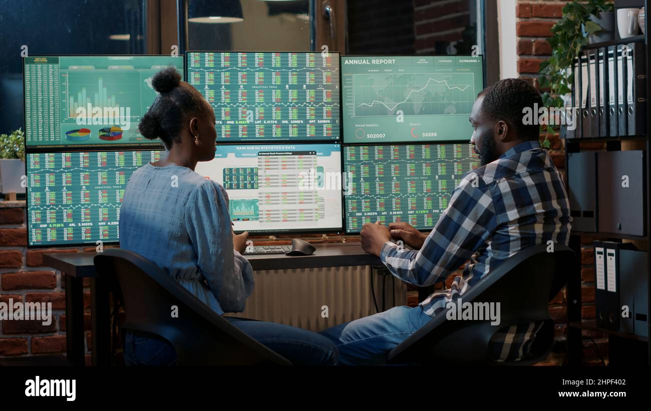 Brokers doing teamwork to create forex exchange sales growth, using ...