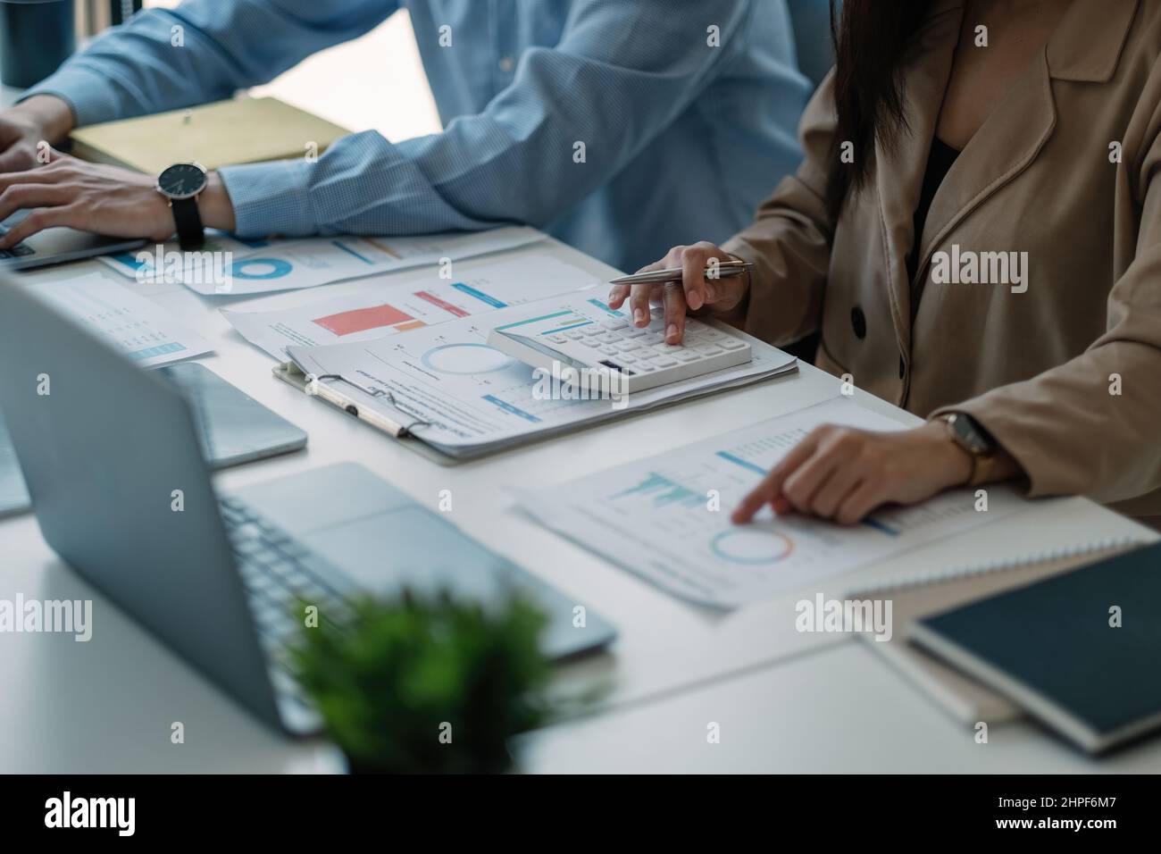 Calculate payment hi-res stock photography and images - Alamy