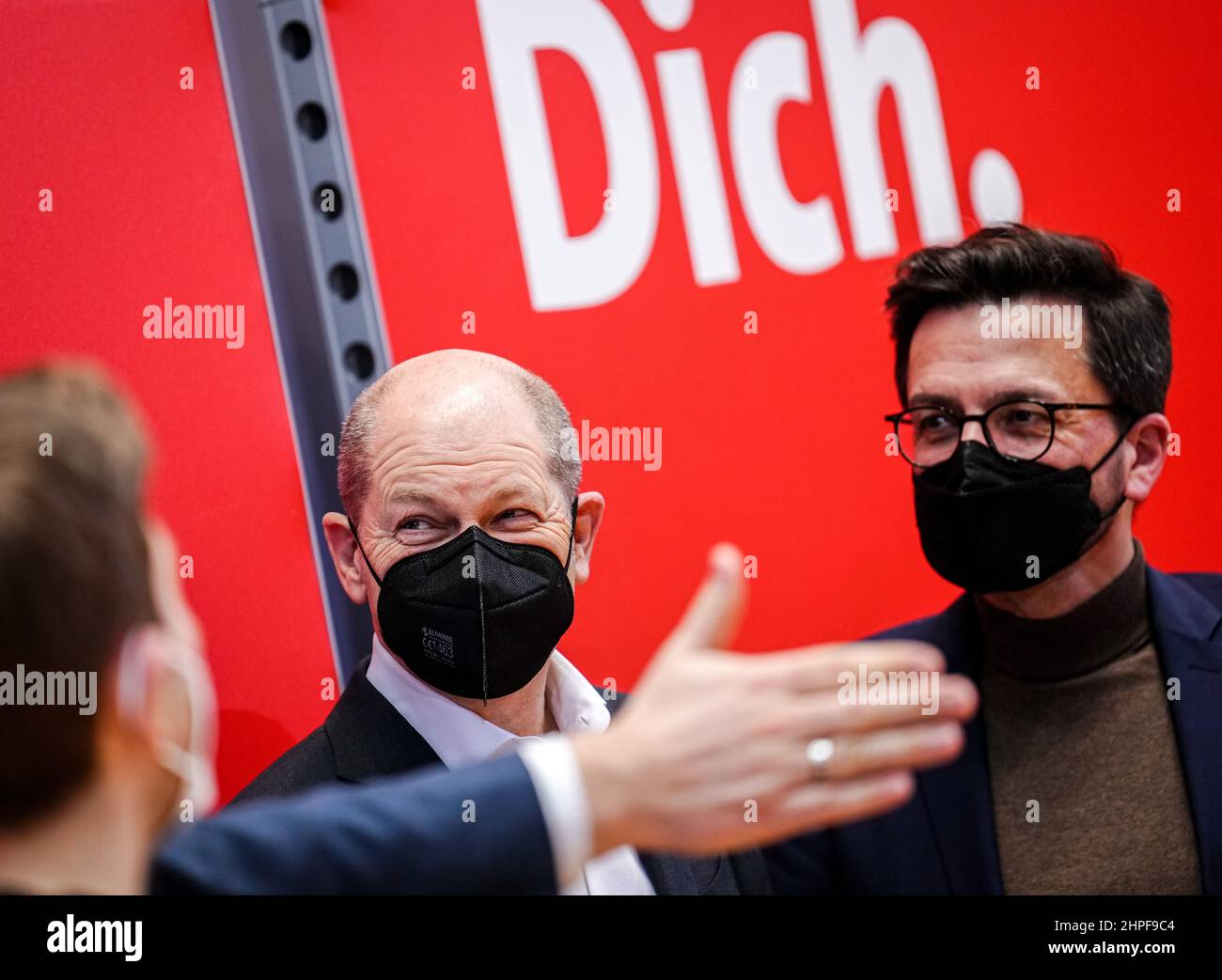 Berlin, Germany. 21st Feb, 2022. Chancellor Olaf Scholz (l, SPD) stands ...