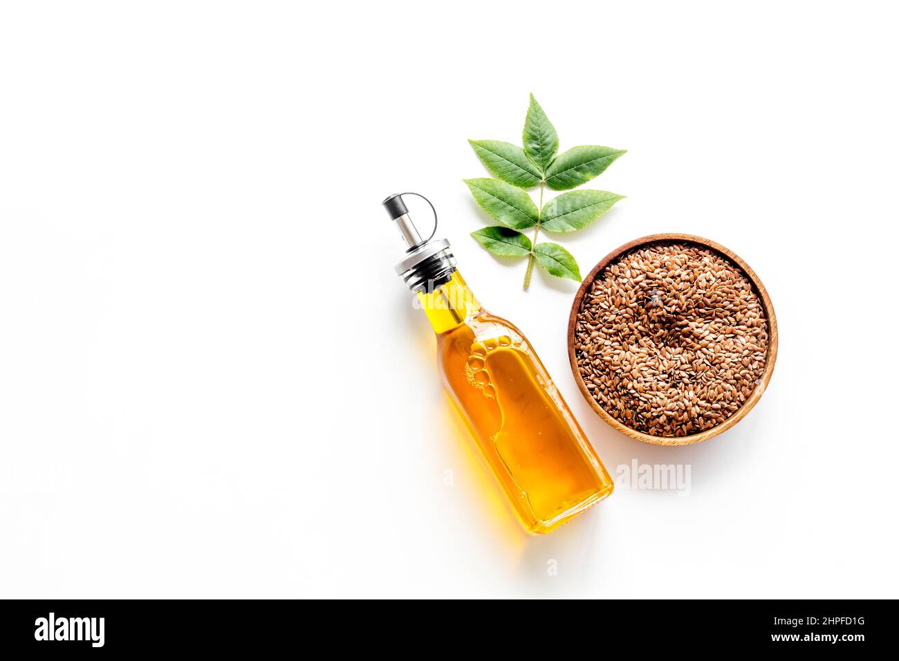 Sesame oil in bottle with ingredient - sesame seeds Stock Photo - Alamy