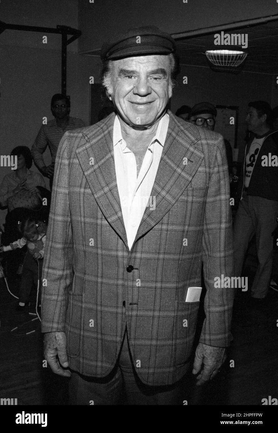 Lionel stander hi-res stock photography and images - Alamy