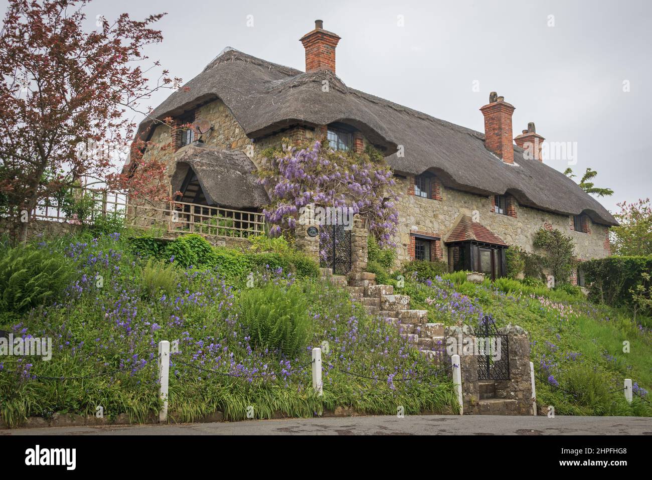 Picture postcard cottages hi-res stock photography and images - Alamy