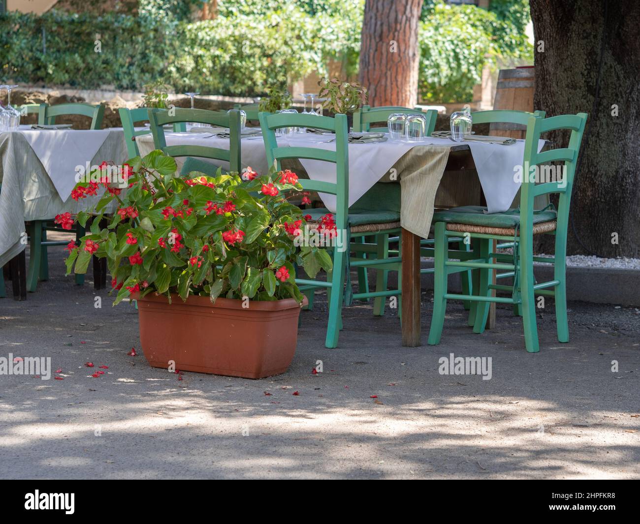 Tuscany wedding party hi-res stock photography and images - Alamy