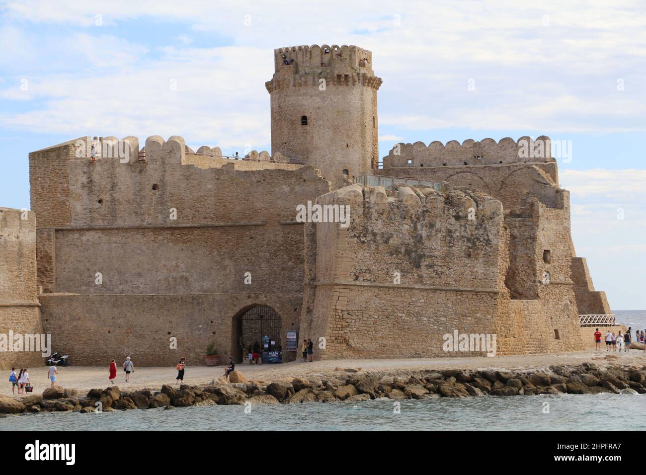 Italy, Calabria, Isola di Capo Rizzuto, Le Castella, Aragonese castle ...