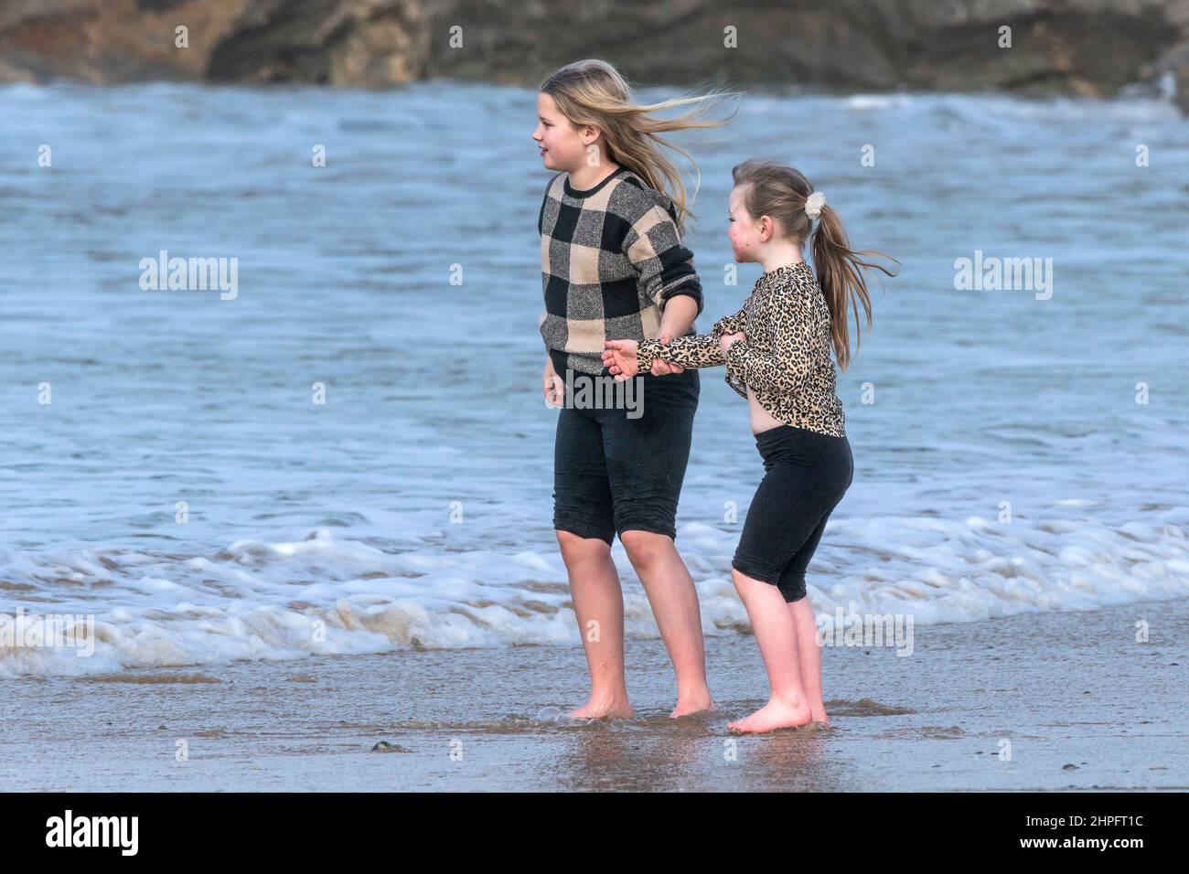 Two paddling girls hi-res stock photography and images - Alamy