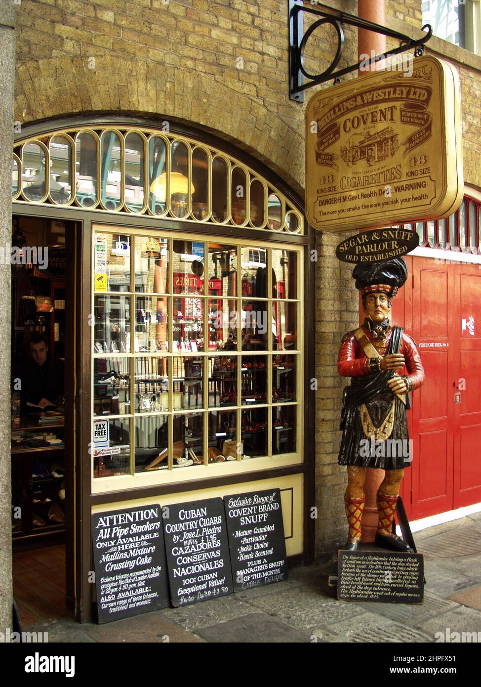 Old fashioned london shop hi-res stock photography and images - Alamy