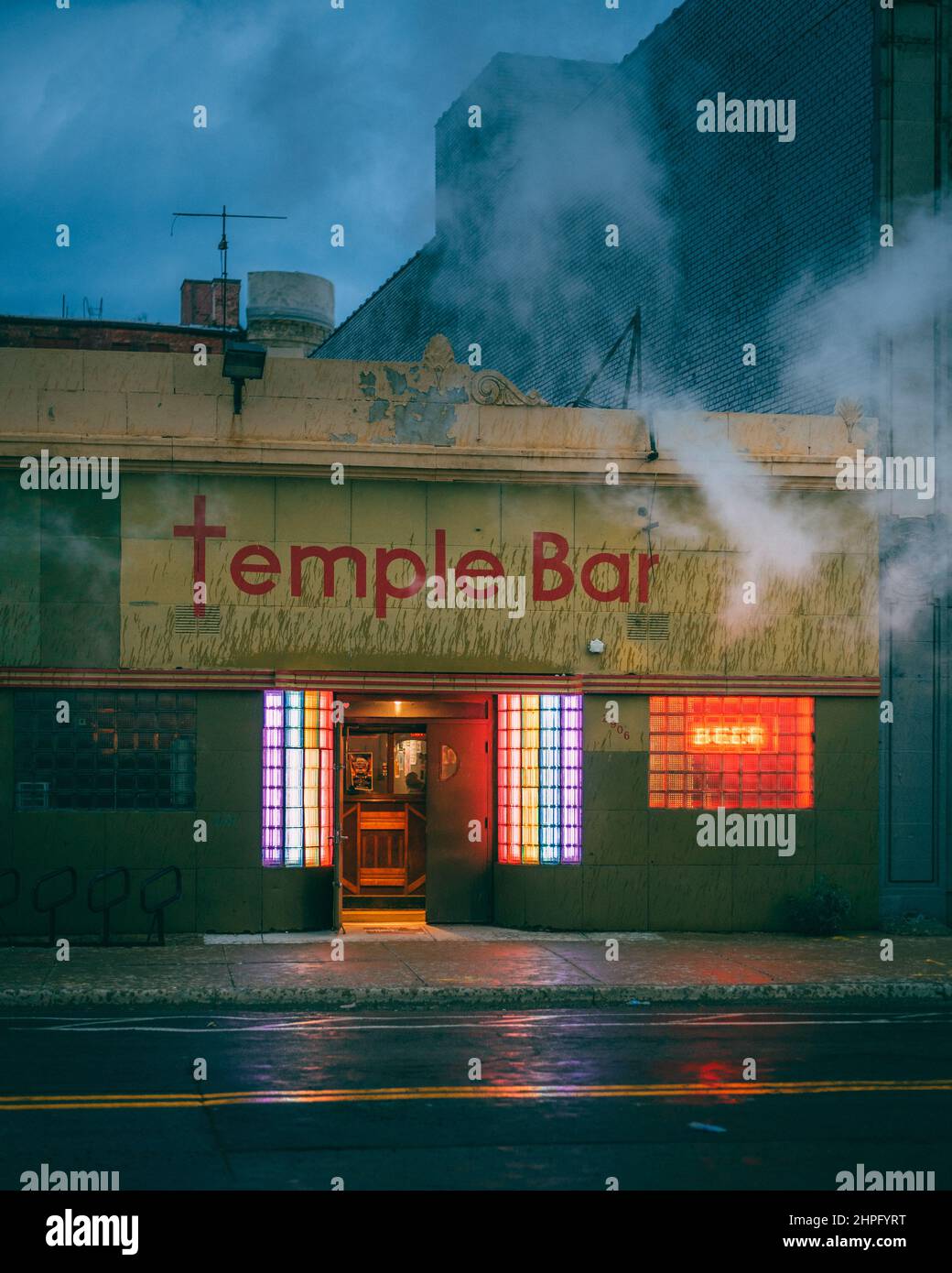 Temple Bar at night, in Detroit, Michigan Stock Photo - Alamy