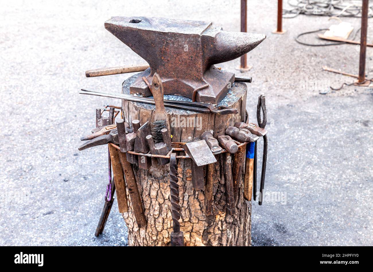 Old rusty anvil with blacksmith tools at the outdoors Stock Photo - Alamy