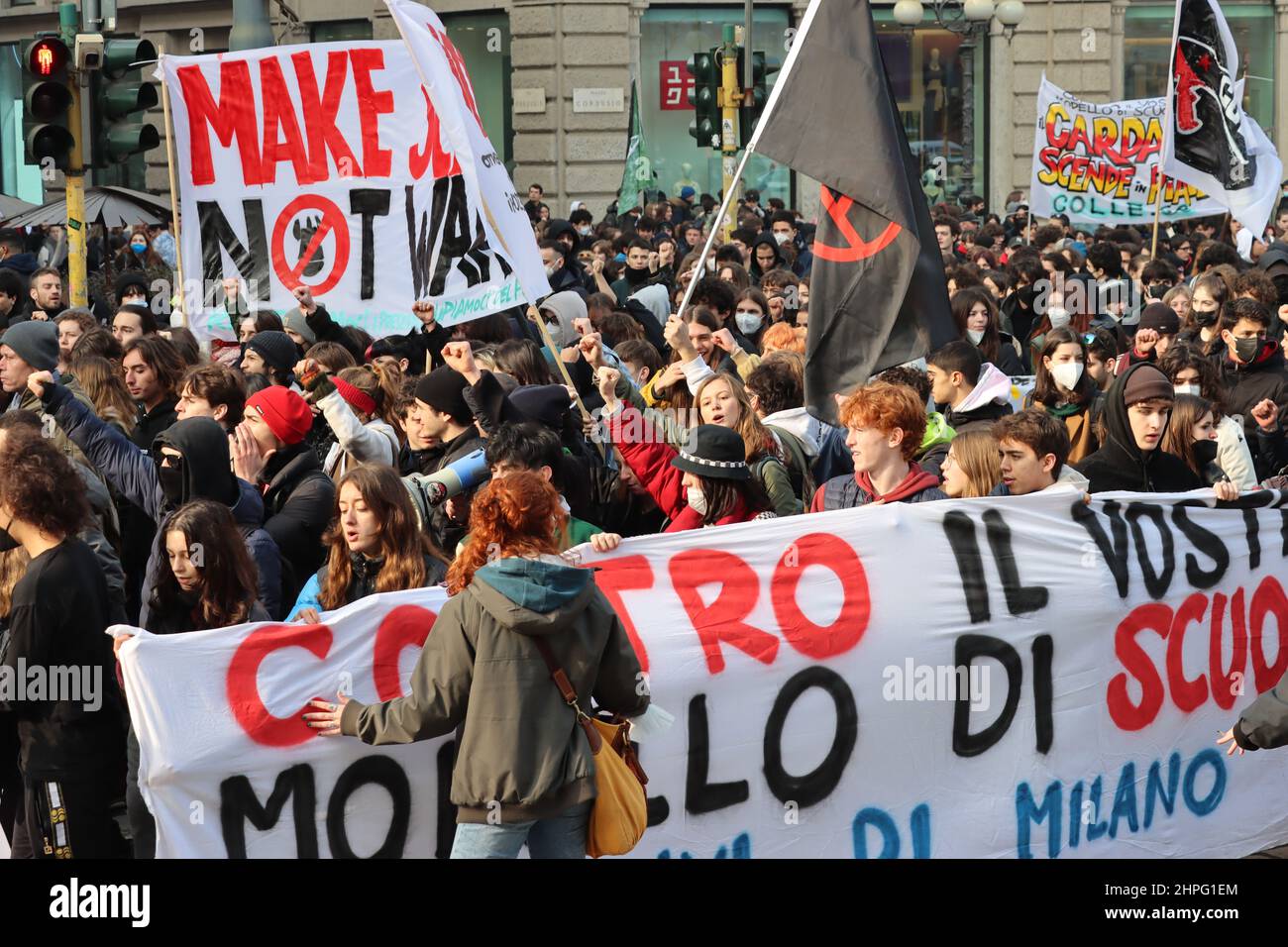 Multiethnic crowd italy hi-res stock photography and images - Alamy
