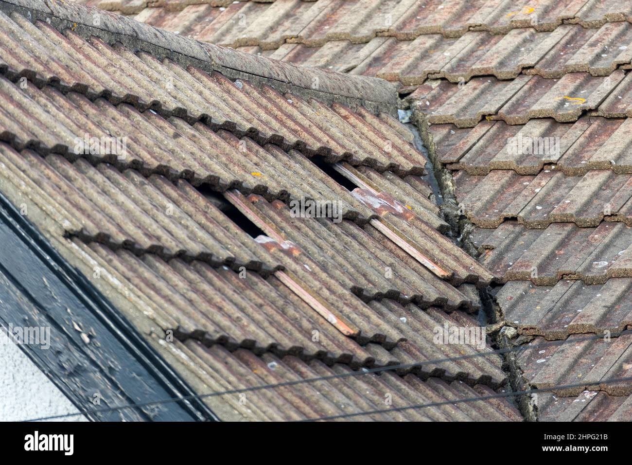 Misaligned tiles hi-res stock photography and images - Alamy