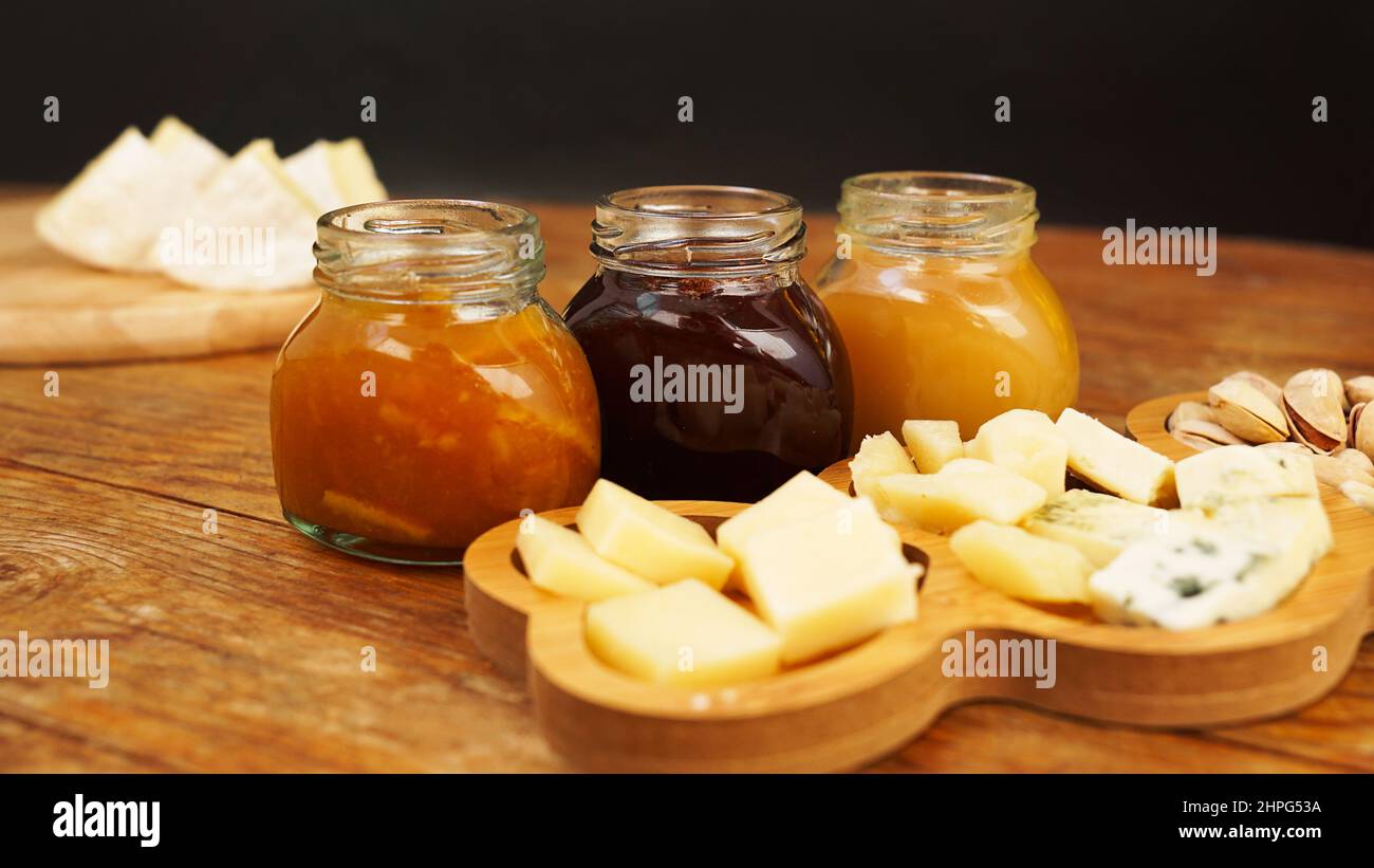 French blue and white jars hi-res stock photography and images - Alamy
