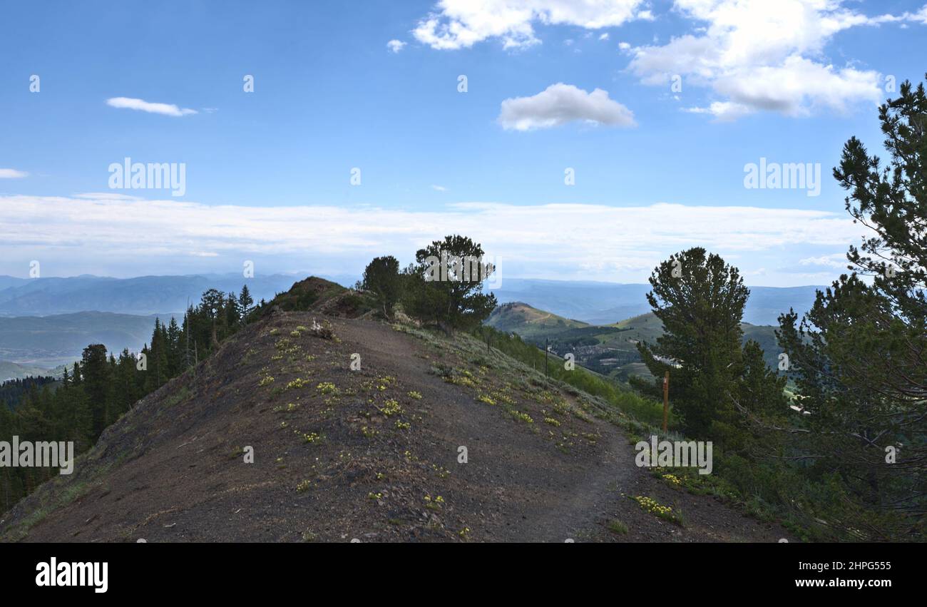 Mountain top trail hi-res stock photography and images - Alamy