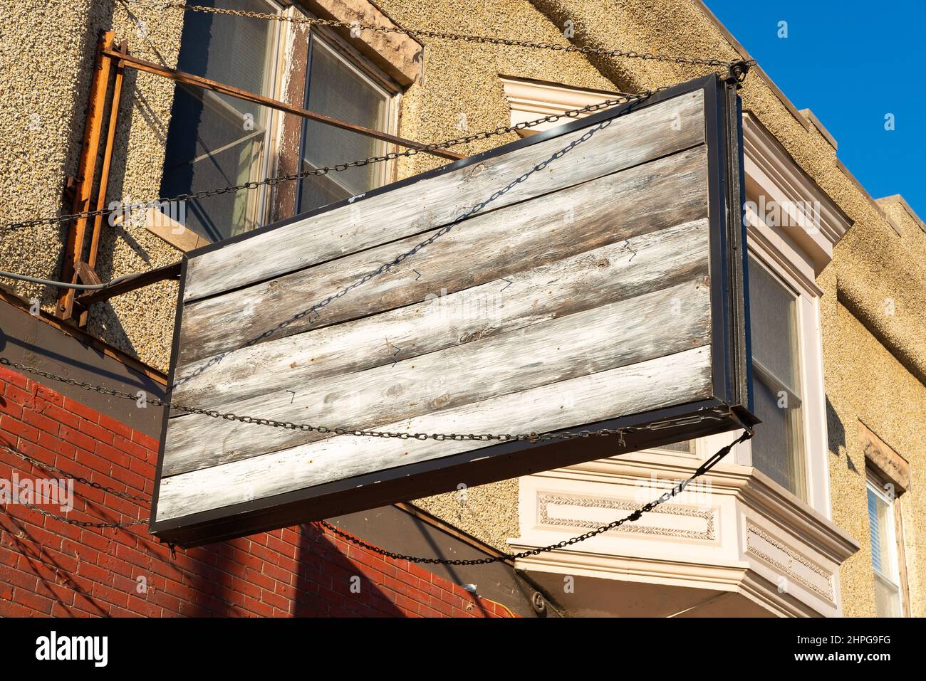 Wood panel storefront hi-res stock photography and images - Alamy