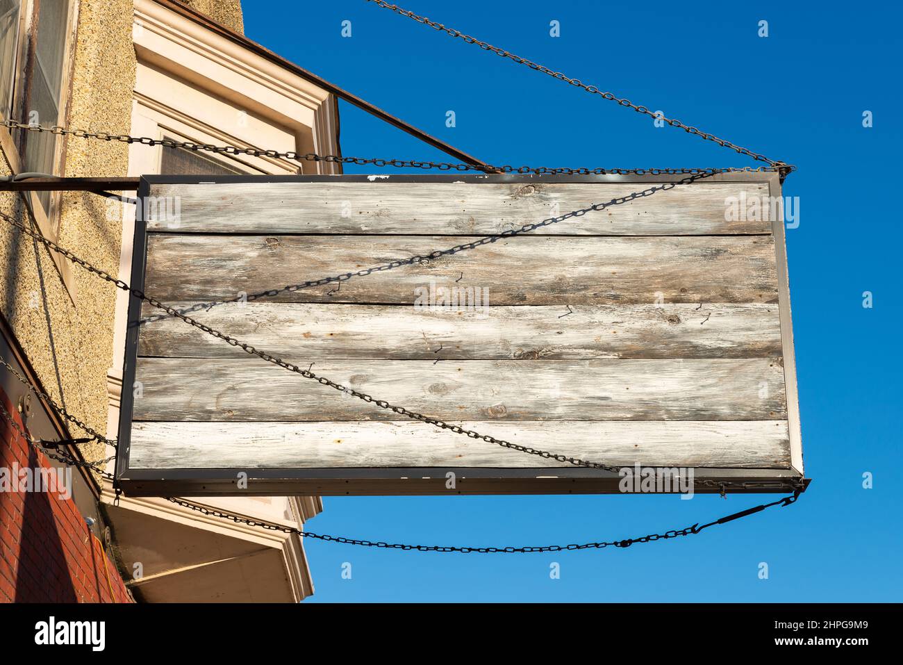 Wood panel storefront hi-res stock photography and images - Alamy