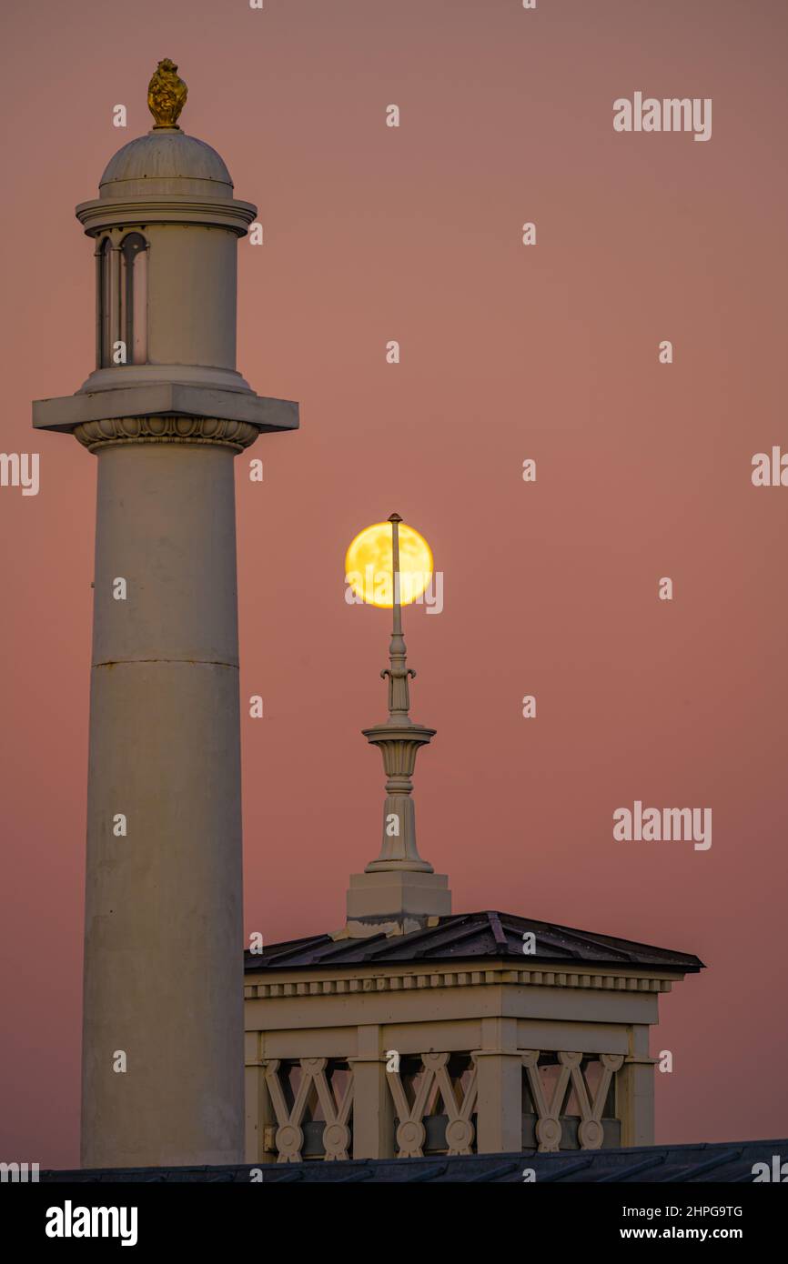 The roof of the town pier at Gravesend with full moon behind Stock ...