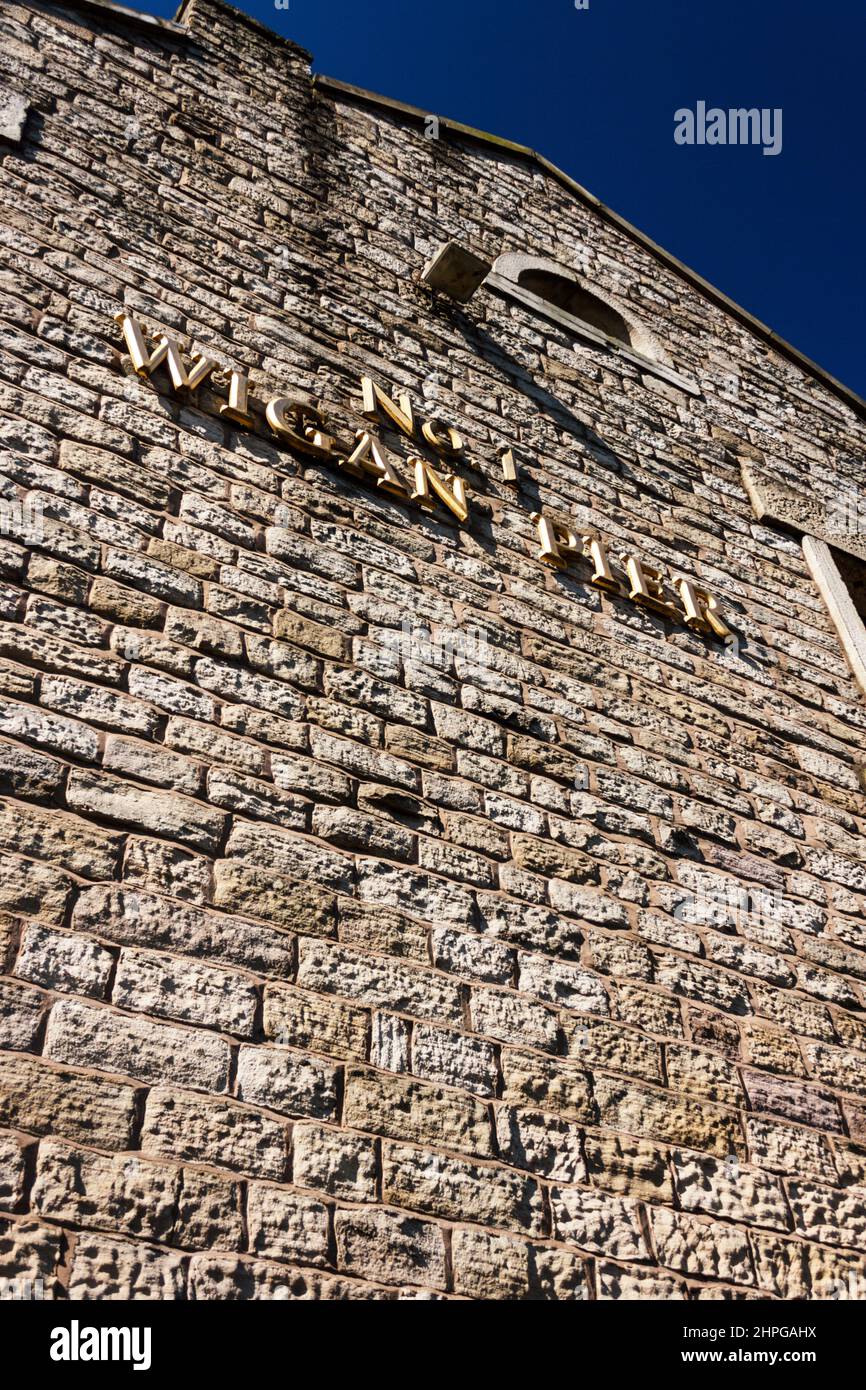 Wigan pier canal hi-res stock photography and images - Alamy