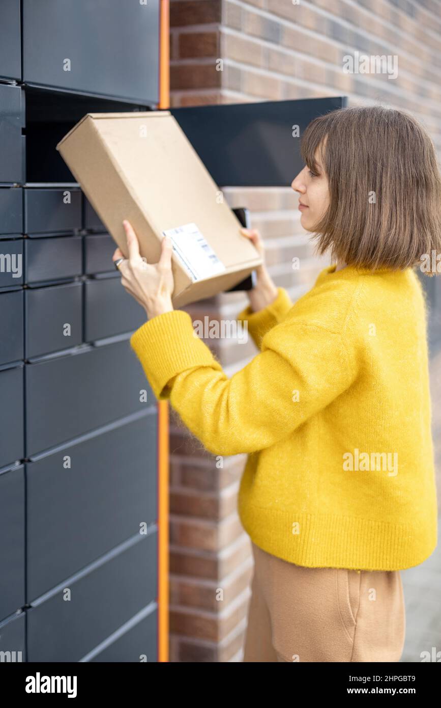 Customer pickup package hi-res stock photography and images - Alamy