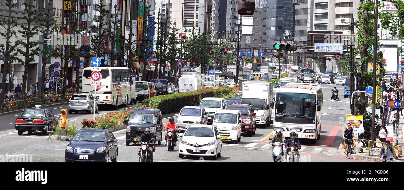 traffic in main street Shinjuku Tokyo Japan Stock Photo - Alamy