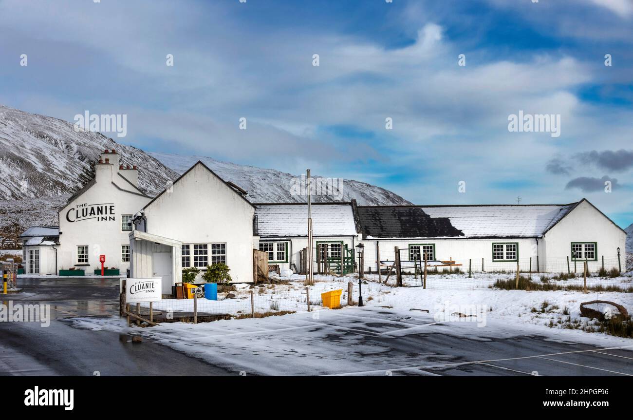 CLUANIE INN KINTAIL SCOTLAND HOTEL IN WINTER WITH SNOW Stock Photo - Alamy