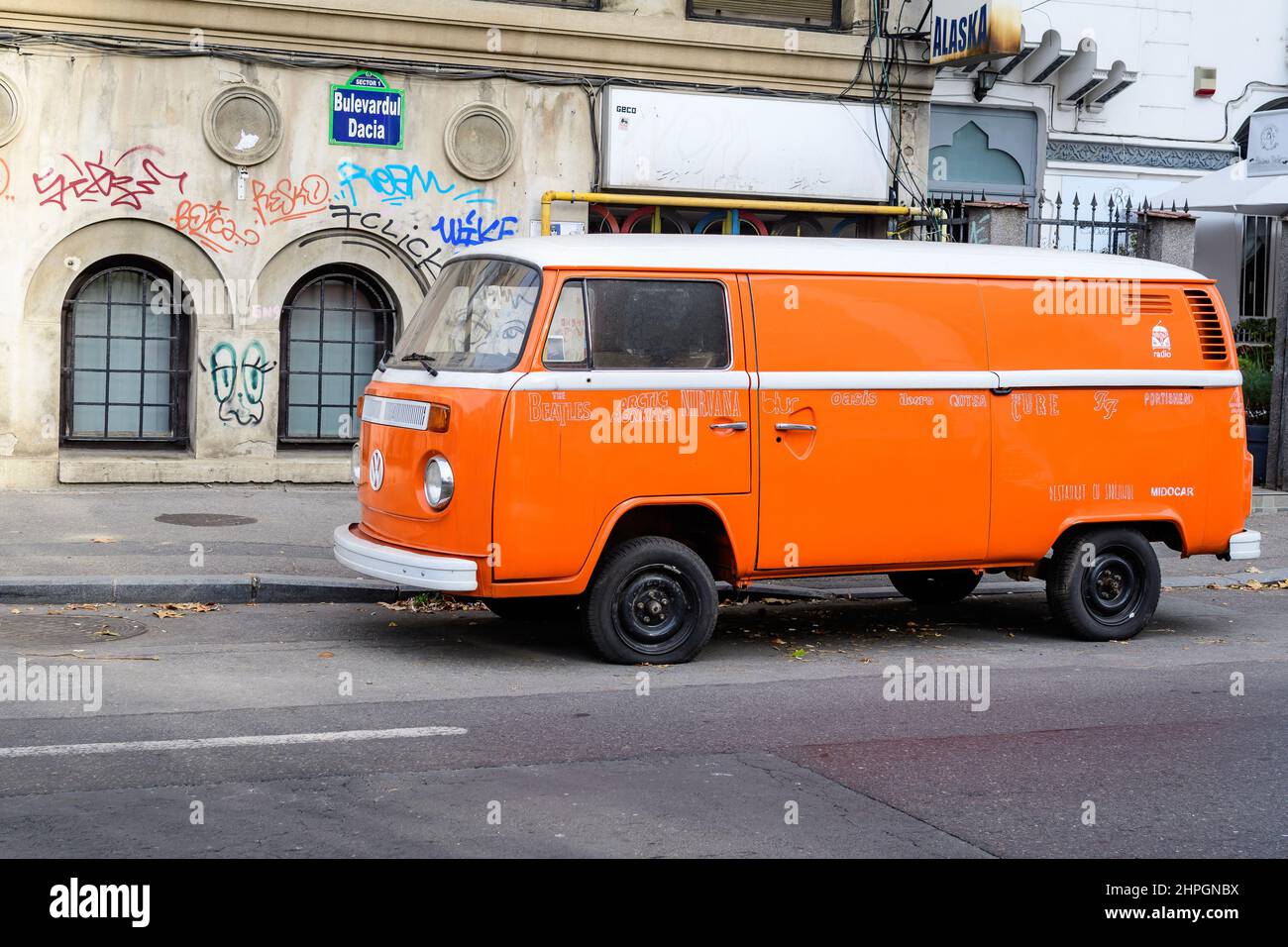 Iconic volkswagen minivan hippie hi-res stock photography and images ...